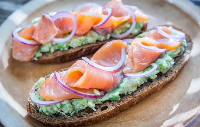 Bruschettas de salmón y tapas españolas – Ahumados del Carmen